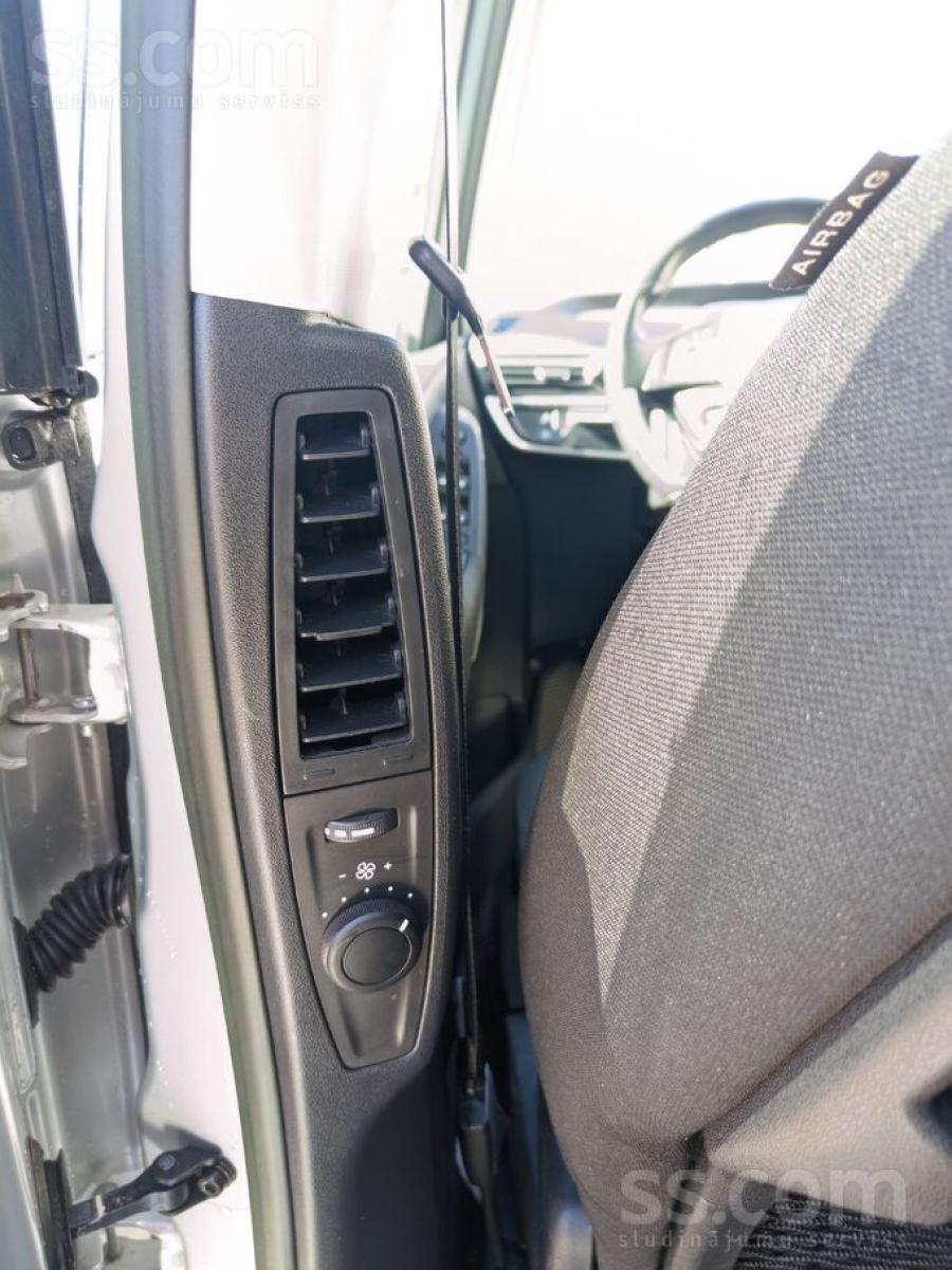 Grey Citroen c4-picasso 2014 in Riga, with an engine capacity of 2.00 L and mileage of 207 thousand km for 6900 €, photo 10 on AUTOMOTO.COM.LV