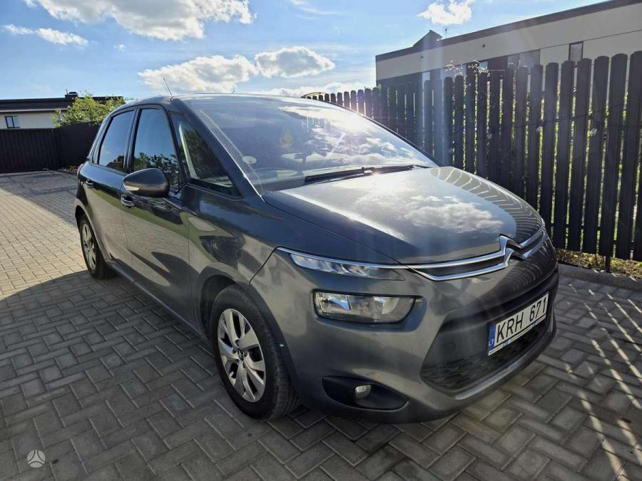 Grey Citroen c4-picasso 2014 in Siauliai, with an engine capacity of 1.56 L and mileage of 230 thousand km for 5500 €, photo 1 on AUTOMOTO.COM.LV