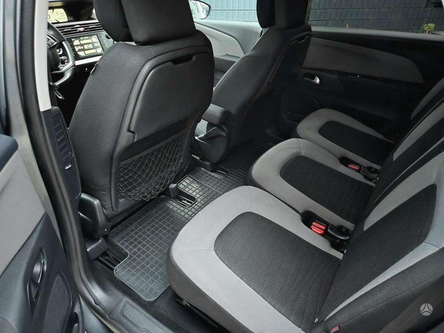 Grey Citroen c4-picasso 2014 in Siauliai, with an engine capacity of 1.56 L and mileage of 230 thousand km for 5500 €, photo 13 on AUTOMOTO.COM.LV