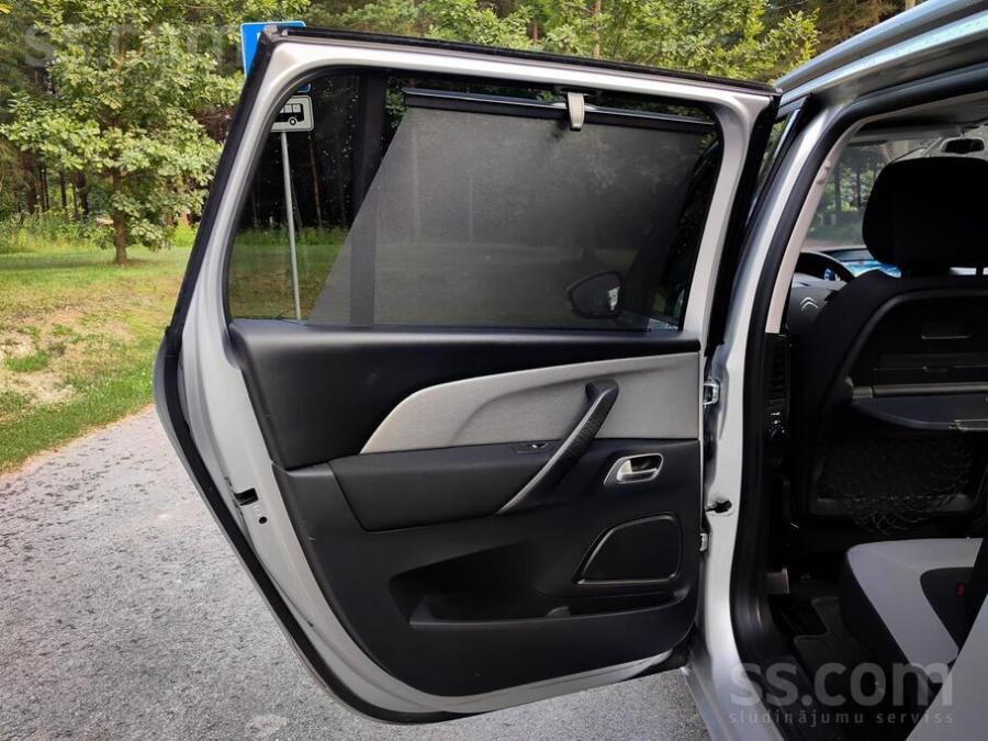Grey Citroen c4-picasso 2014 in Jurmala, with an engine capacity of 2.00 L and mileage of 253 thousand km for 5990 €, photo 14 on AUTOMOTO.COM.LV