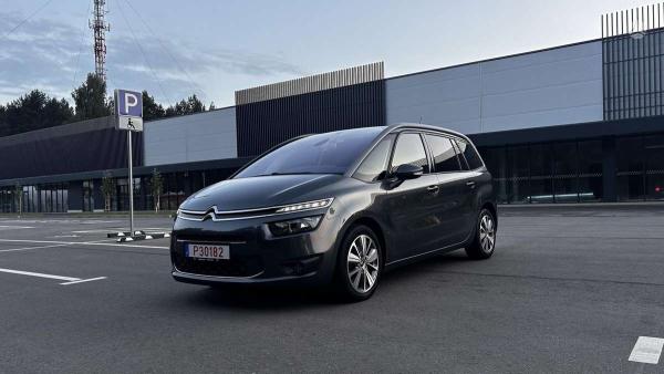 Grey Citroen c4-picasso 2014 in Utena, with an engine capacity of 1.60 L and mileage of 229 thousand km for 4995 €, photo 1 on AUTOMOTO.COM.LV