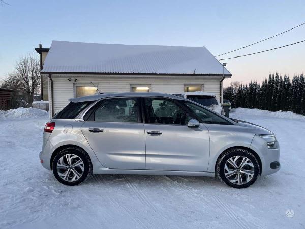 Grey Citroen c4-picasso 2015 in Kursenai, with an engine capacity of 2.00 L and mileage of 185 thousand km for 7200 €, photo 4 on AUTOMOTO.COM.LV
