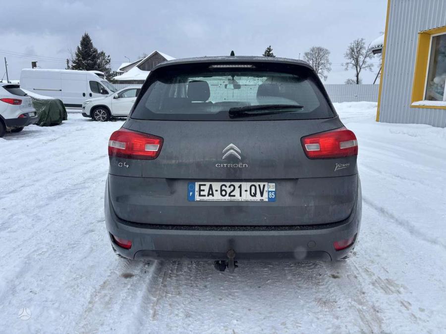 Grey Citroen c4-picasso 2015 in Taurage, with an engine capacity of 1.56 L and mileage of 200 thousand km for 4500 €, photo 8 on AUTOMOTO.COM.LV