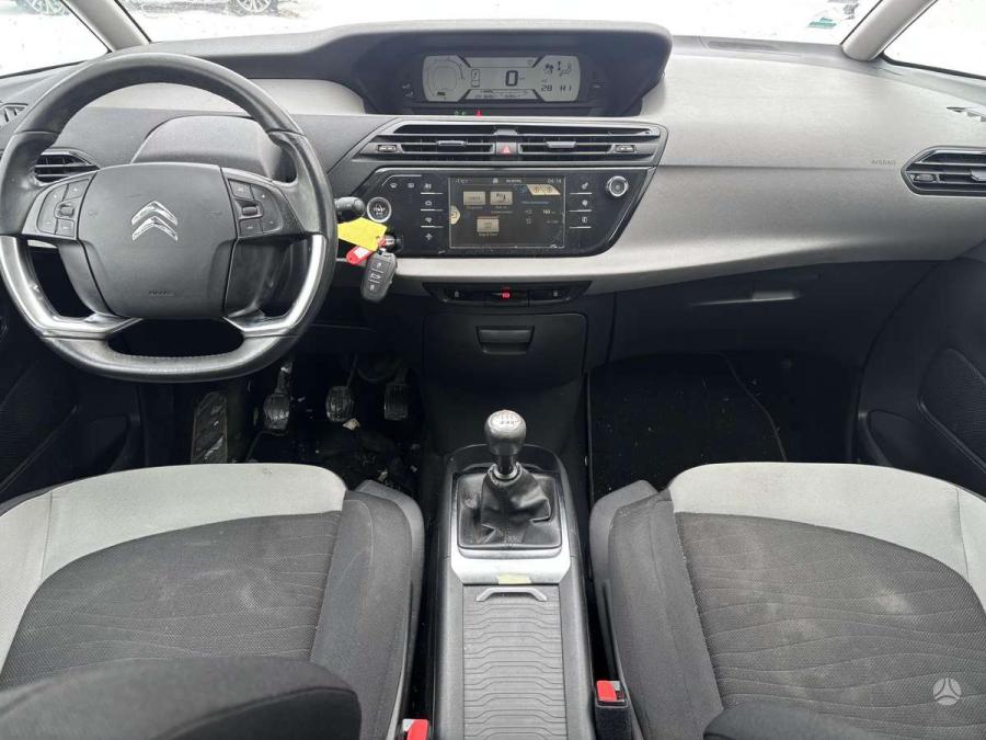 Grey Citroen c4-picasso 2015 in Taurage, with an engine capacity of 1.56 L and mileage of 200 thousand km for 4500 €, photo 9 on AUTOMOTO.COM.LV