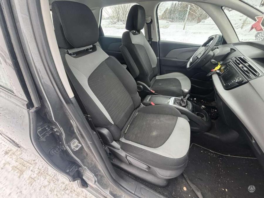 Grey Citroen c4-picasso 2015 in Taurage, with an engine capacity of 1.56 L and mileage of 200 thousand km for 4500 €, photo 11 on AUTOMOTO.COM.LV