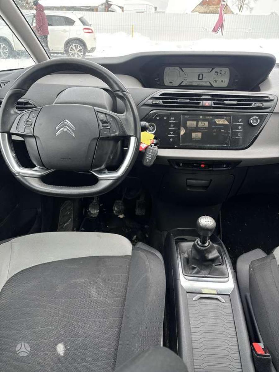 Grey Citroen c4-picasso 2015 in Taurage, with an engine capacity of 1.56 L and mileage of 200 thousand km for 4500 €, photo 12 on AUTOMOTO.COM.LV
