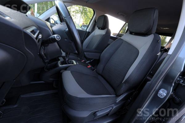 Grey Citroen c4-picasso 2015 in Jelgava, with an engine capacity of 1.20 L and mileage of 0 thousand km for 7990 €, photo 9 on AUTOMOTO.COM.LV