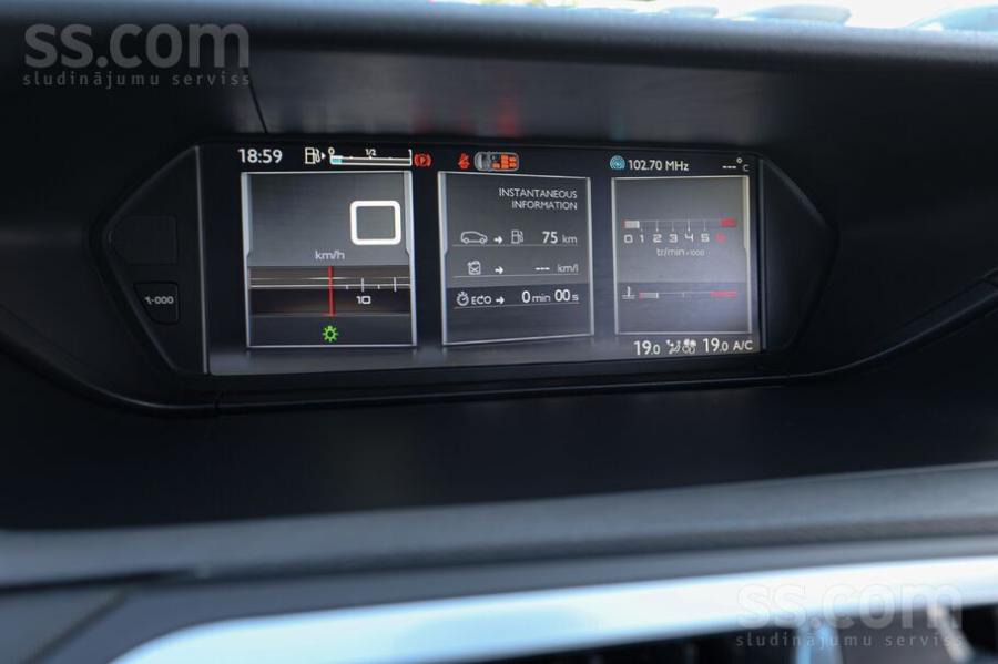 Pelēks Citroen c4-picasso 2015 Jelgava, ar dzinēja tilpumu 1.20 L un nobraukumu 0 tūkst. km par 7990 €, foto 16 vietnē AUTOMOTO.COM.LV