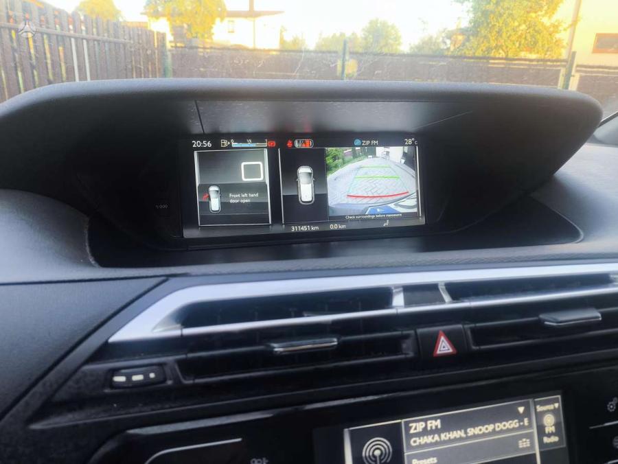 Pelēks Citroen c4-picasso 2015 Viļņa, ar dzinēja tilpumu 1.60 L un nobraukumu 311 tūkst. km par 3850 €, foto 6 vietnē AUTOMOTO.COM.LV