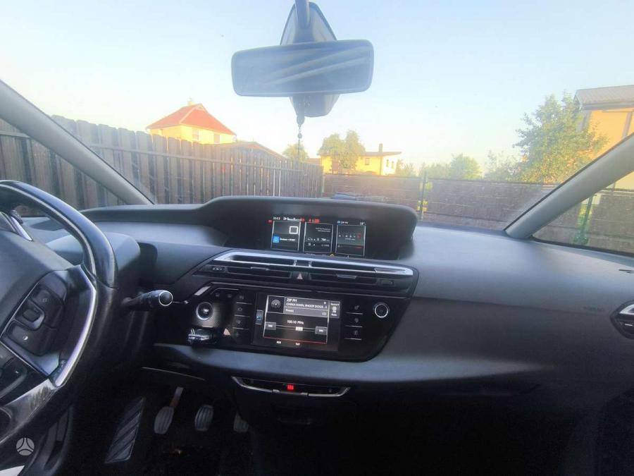 Pelēks Citroen c4-picasso 2015 Viļņa, ar dzinēja tilpumu 1.60 L un nobraukumu 311 tūkst. km par 3850 €, foto 10 vietnē AUTOMOTO.COM.LV