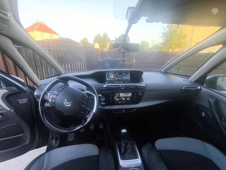 Pelēks Citroen c4-picasso 2015 Viļņa, ar dzinēja tilpumu 1.60 L un nobraukumu 311 tūkst. km par 3850 €, foto 15 vietnē AUTOMOTO.COM.LV
