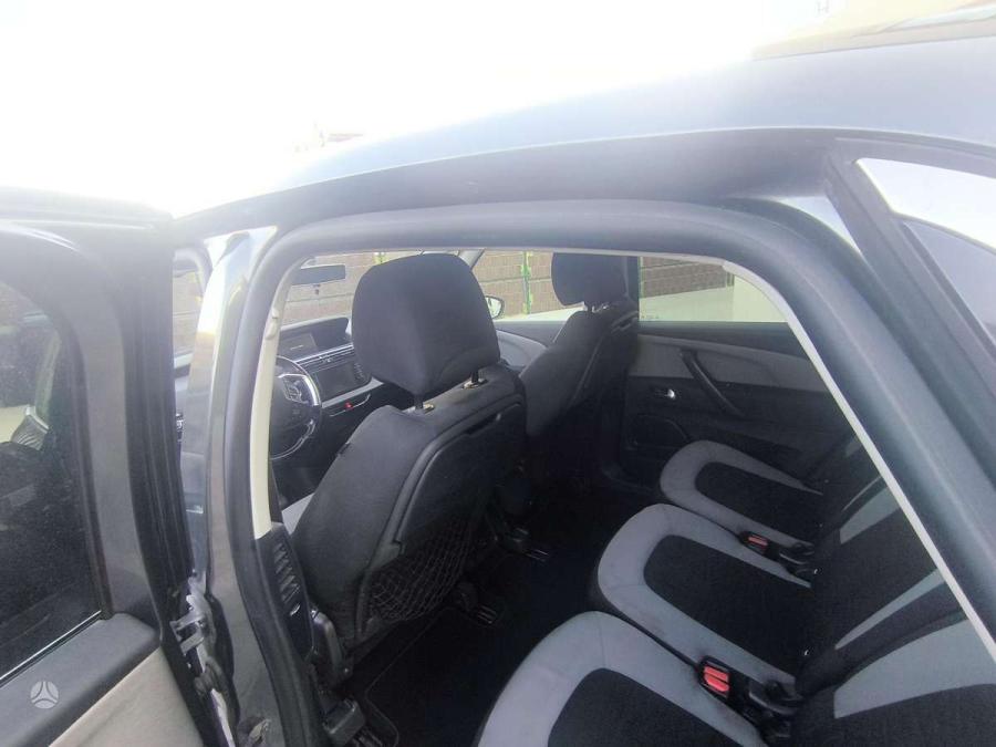 Pelēks Citroen c4-picasso 2015 Viļņa, ar dzinēja tilpumu 1.60 L un nobraukumu 311 tūkst. km par 3850 €, foto 16 vietnē AUTOMOTO.COM.LV
