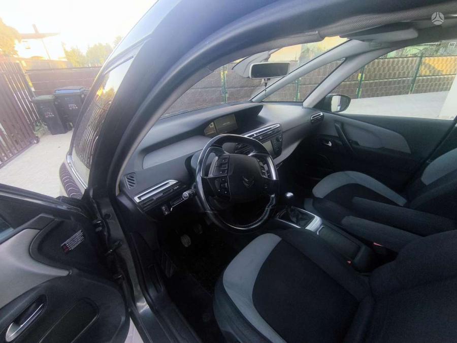 Pelēks Citroen c4-picasso 2015 Viļņa, ar dzinēja tilpumu 1.60 L un nobraukumu 311 tūkst. km par 3850 €, foto 18 vietnē AUTOMOTO.COM.LV