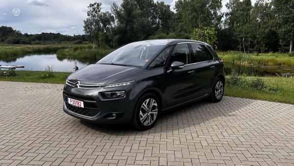 Grey Citroen c4-picasso 2015 in Utena, with an engine capacity of 1.56 L and mileage of 301 thousand km for 4950 €, photo 1 on AUTOMOTO.COM.LV