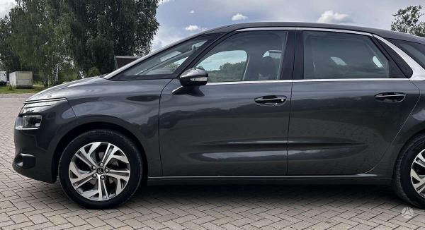 Grey Citroen c4-picasso 2015 in Utena, with an engine capacity of 1.56 L and mileage of 301 thousand km for 4950 €, photo 10 on AUTOMOTO.COM.LV