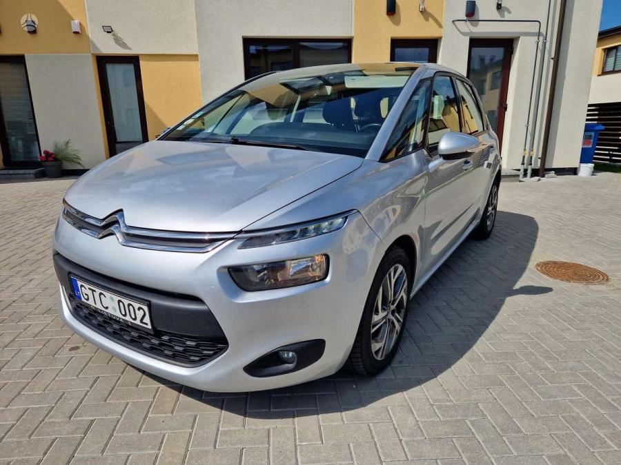 Grey Citroen c4-picasso 2015 in Kaunas, with an engine capacity of 1.56 L and mileage of 284 thousand km for 4700 €, photo 1 on AUTOMOTO.COM.LV