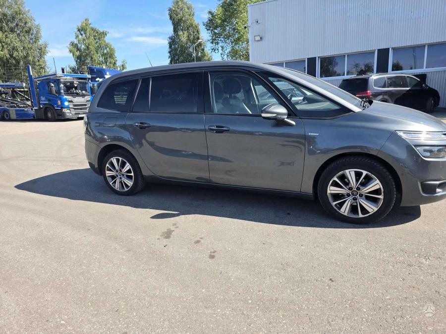 Grey Citroen c4-picasso 2015 in Ukmerge, with an engine capacity of 1.56 L and mileage of 200 thousand km for 4650 €, photo 4 on AUTOMOTO.COM.LV