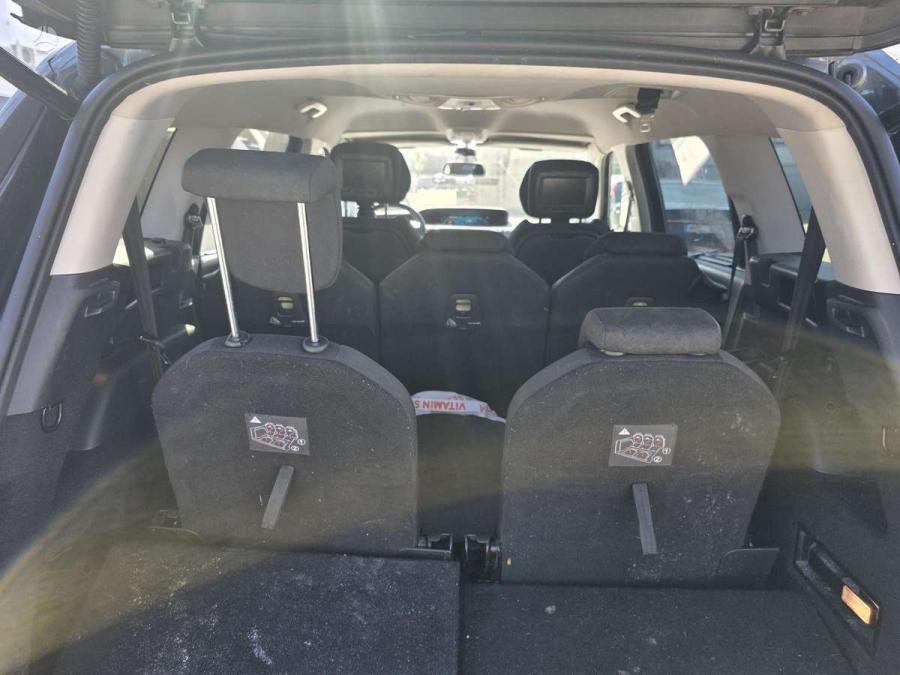 Grey Citroen c4-picasso 2015 in Ukmerge, with an engine capacity of 1.56 L and mileage of 200 thousand km for 4650 €, photo 5 on AUTOMOTO.COM.LV