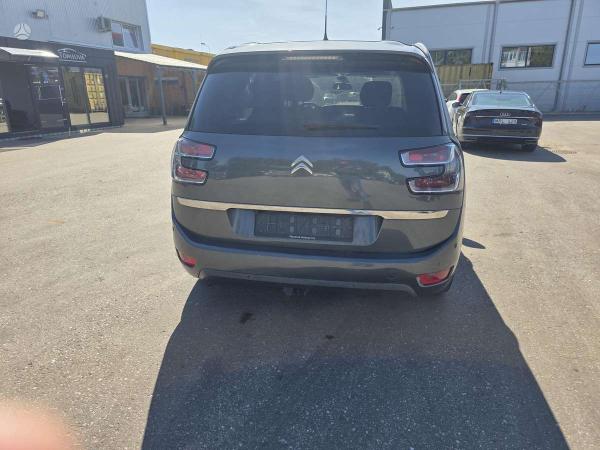 Grey Citroen c4-picasso 2015 in Ukmerge, with an engine capacity of 1.56 L and mileage of 200 thousand km for 4650 €, photo 6 on AUTOMOTO.COM.LV
