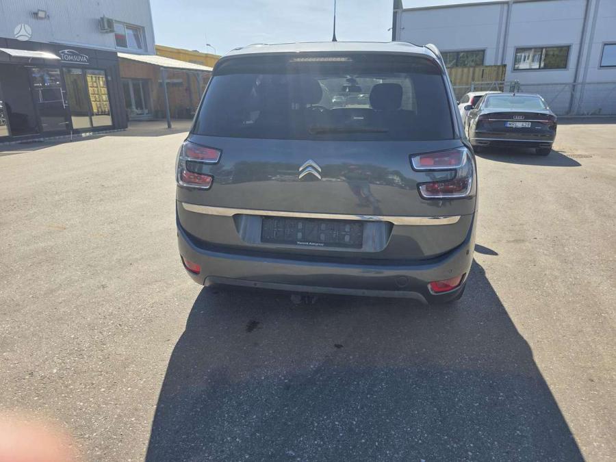Grey Citroen c4-picasso 2015 in Ukmerge, with an engine capacity of 1.56 L and mileage of 200 thousand km for 4650 €, photo 6 on AUTOMOTO.COM.LV