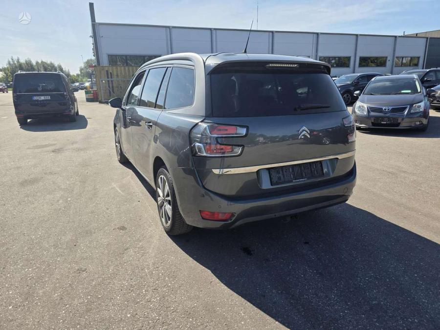 Grey Citroen c4-picasso 2015 in Ukmerge, with an engine capacity of 1.56 L and mileage of 200 thousand km for 4650 €, photo 8 on AUTOMOTO.COM.LV