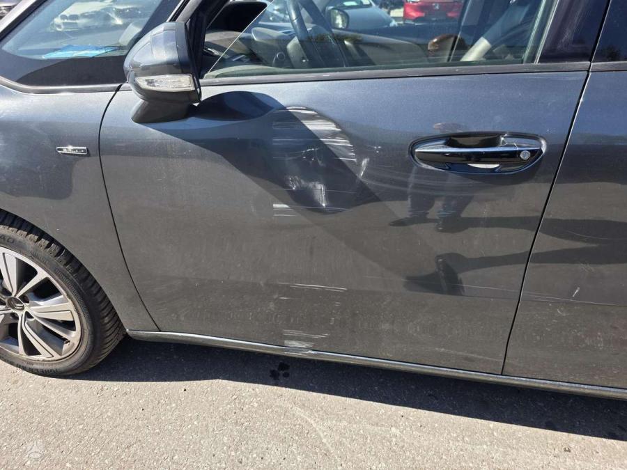 Grey Citroen c4-picasso 2015 in Ukmerge, with an engine capacity of 1.56 L and mileage of 200 thousand km for 4650 €, photo 10 on AUTOMOTO.COM.LV