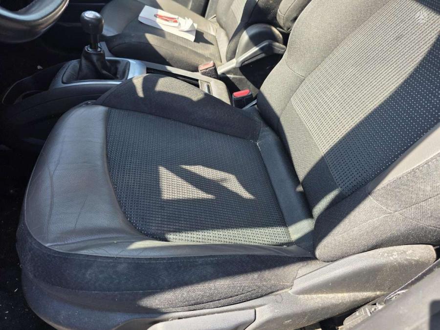 Grey Citroen c4-picasso 2015 in Ukmerge, with an engine capacity of 1.56 L and mileage of 200 thousand km for 4650 €, photo 12 on AUTOMOTO.COM.LV