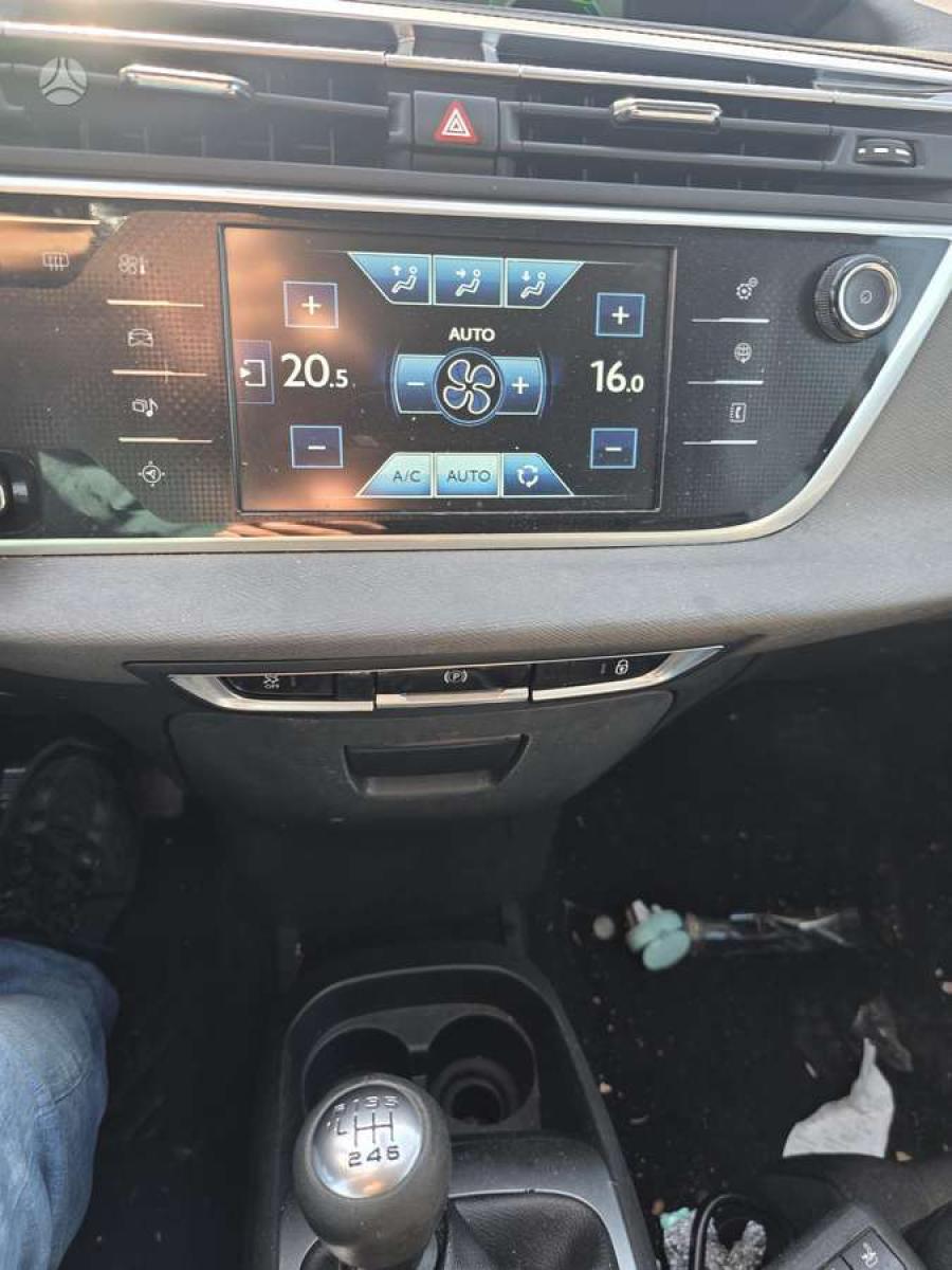 Grey Citroen c4-picasso 2015 in Ukmerge, with an engine capacity of 1.56 L and mileage of 200 thousand km for 4650 €, photo 15 on AUTOMOTO.COM.LV