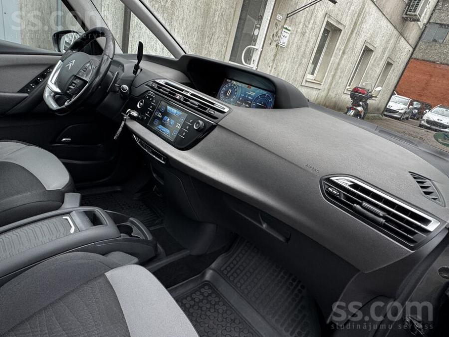 Pelēks Citroen c4-picasso 2015 Daugavpils, ar dzinēja tilpumu 2.00 L un nobraukumu 0 tūkst. km par 6950 €, foto 18 vietnē AUTOMOTO.COM.LV