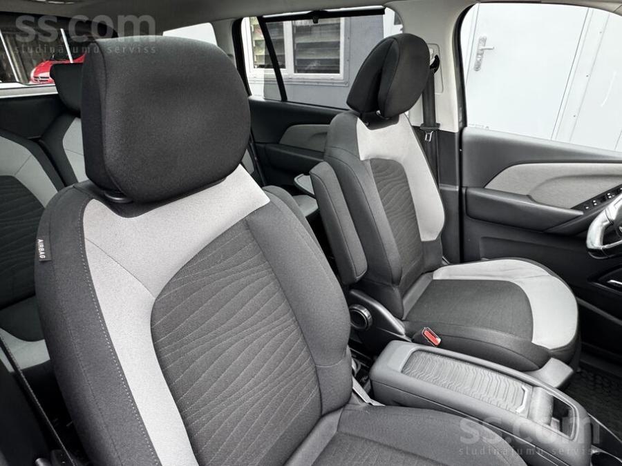 Pelēks Citroen c4-picasso 2015 Daugavpils, ar dzinēja tilpumu 2.00 L un nobraukumu 0 tūkst. km par 6950 €, foto 28 vietnē AUTOMOTO.COM.LV