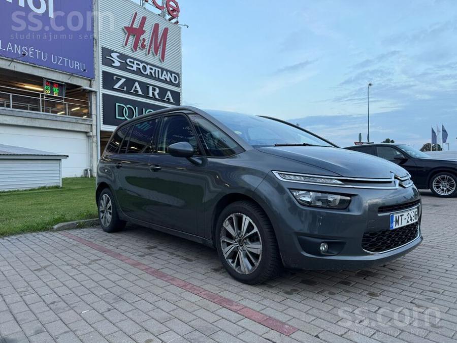 Grey Citroen c4-picasso 2015 in Riga, with an engine capacity of 1.60 L and mileage of 232 thousand km for 6700 €, photo 7 on AUTOMOTO.COM.LV
