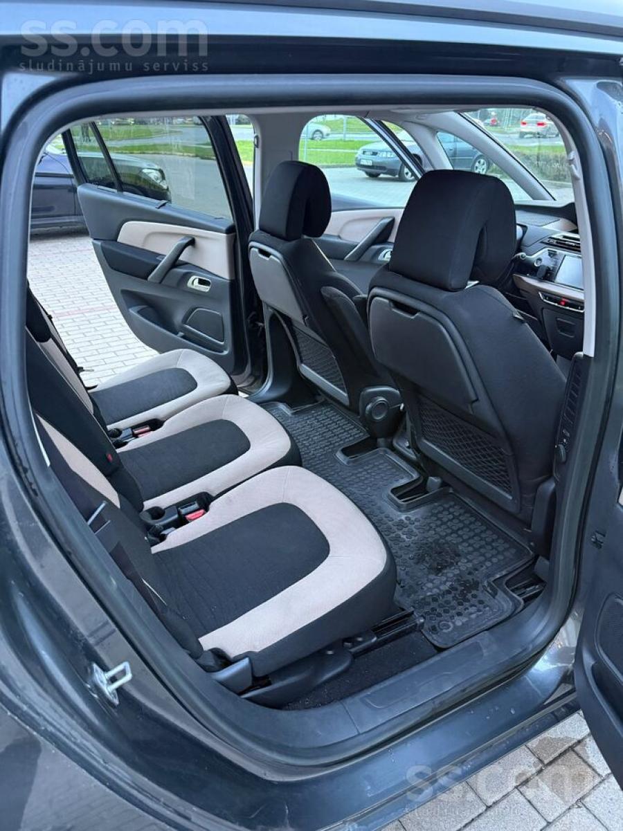 Grey Citroen c4-picasso 2015 in Riga, with an engine capacity of 1.60 L and mileage of 232 thousand km for 6700 €, photo 11 on AUTOMOTO.COM.LV