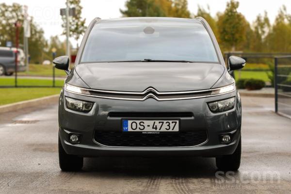 Grey Citroen c4-picasso 2015 in Jelgava, with an engine capacity of 1.20 L and mileage of 166 thousand km for 6500 €, photo 3 on AUTOMOTO.COM.LV