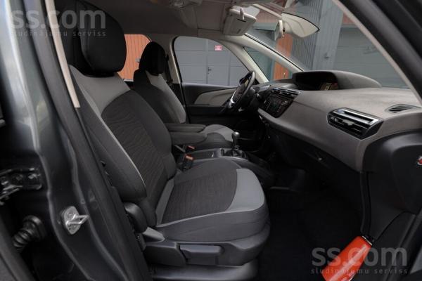 Grey Citroen c4-picasso 2015 in Jelgava, with an engine capacity of 1.20 L and mileage of 166 thousand km for 6500 €, photo 11 on AUTOMOTO.COM.LV
