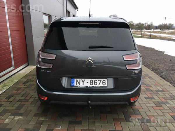 Grey Citroen c4-picasso 2016 in Talsi, with an engine capacity of 1.60 L and mileage of 200 thousand km for 9990 €, photo 4 on AUTOMOTO.COM.LV