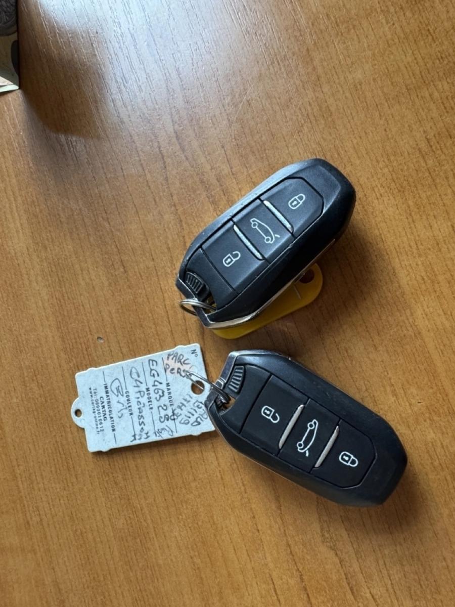Pelēks Citroen c4-picasso 2016 Rīga, ar dzinēja tilpumu 1.60 L un nobraukumu 262 tūkst. km par 8750 €, foto 17 vietnē AUTOMOTO.COM.LV