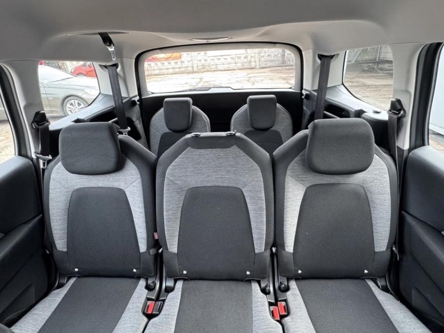 Pelēks Citroen c4-picasso 2016 Rīga, ar dzinēja tilpumu 1.60 L un nobraukumu 262 tūkst. km par 8750 €, foto 18 vietnē AUTOMOTO.COM.LV