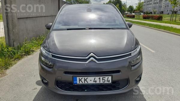 Grey Citroen c4-picasso 2016 in Jelgava, with an engine capacity of 1.60 L and mileage of 255 thousand km for 6395 €, photo 1 on AUTOMOTO.COM.LV