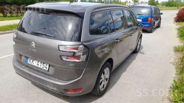 Grey Citroen c4-picasso 2016 in Jelgava, with an engine capacity of 1.60 L and mileage of 255 thousand km for 6395 €, photo 6 on AUTOMOTO.COM.LV