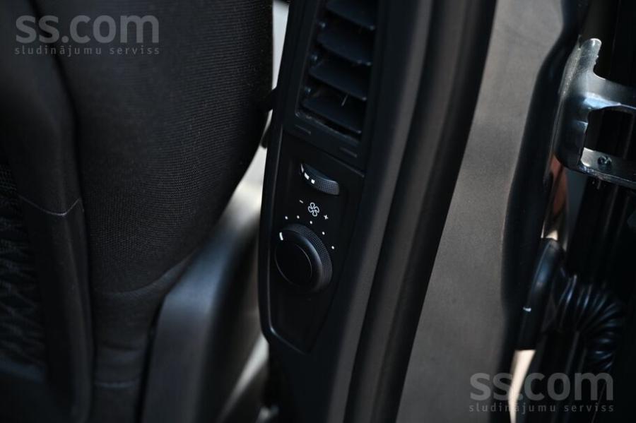 Pelēks Citroen c4-picasso 2016 Jelgava, ar dzinēja tilpumu 1.60 L un nobraukumu 122 tūkst. km par 8290 €, foto 20 vietnē AUTOMOTO.COM.LV