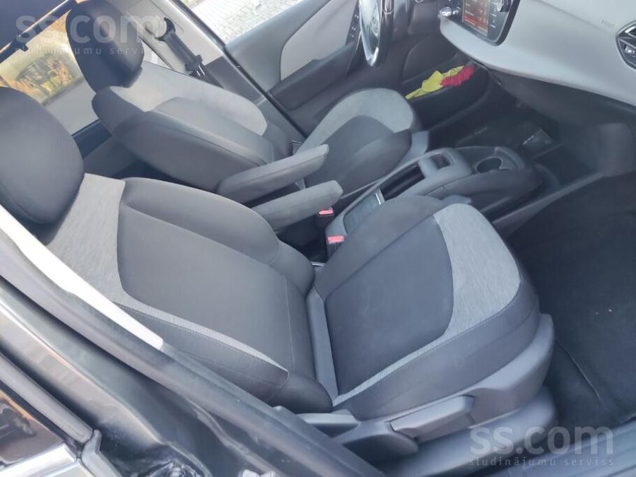 Grey Citroen c4-picasso 2017 in Jelgava, with an engine capacity of 1.60 L and mileage of 230 thousand km for 7500 €, photo 33 on AUTOMOTO.COM.LV