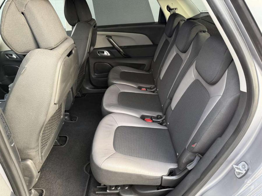 Grey Citroen c4-picasso 2017 in Siauliai, with an engine capacity of 1.20 L and mileage of 195 thousand km for 6850 €, photo 14 on AUTOMOTO.COM.LV