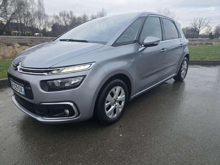 Grey Citroen c4-picasso 2017 in Taurage, with an engine capacity of 1.20 L and mileage of 96 thousand km for 6600 €, photo 1 on AUTOMOTO.COM.LV