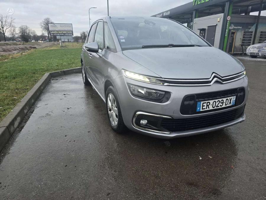 Grey Citroen c4-picasso 2017 in Taurage, with an engine capacity of 1.20 L and mileage of 96 thousand km for 6600 €, photo 2 on AUTOMOTO.COM.LV