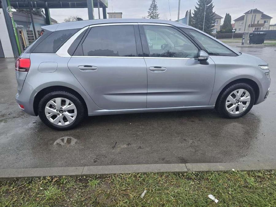 Grey Citroen c4-picasso 2017 in Taurage, with an engine capacity of 1.20 L and mileage of 96 thousand km for 6600 €, photo 5 on AUTOMOTO.COM.LV