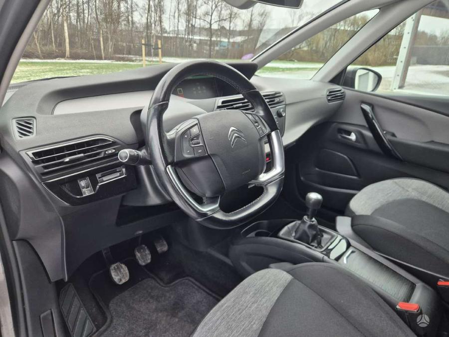 Pelēks Citroen c4-picasso 2017 Utena, ar dzinēja tilpumu 1.20 L un nobraukumu 225 tūkst. km par 5950 €, foto 16 vietnē AUTOMOTO.COM.LV