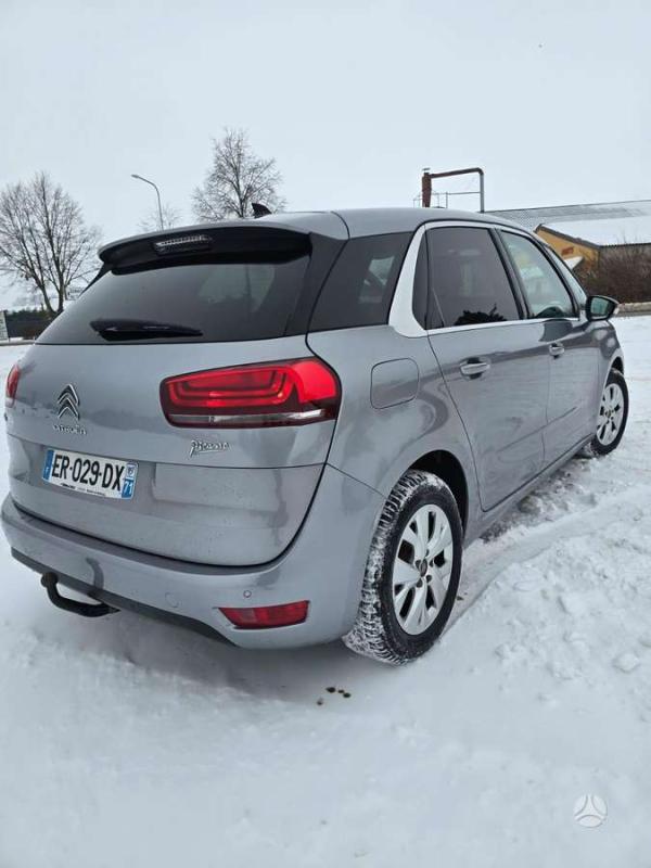 Grey Citroen c4-picasso 2017 in Taurage, with an engine capacity of 1.20 L and mileage of 96 thousand km for 6700 €, photo 4 on AUTOMOTO.COM.LV