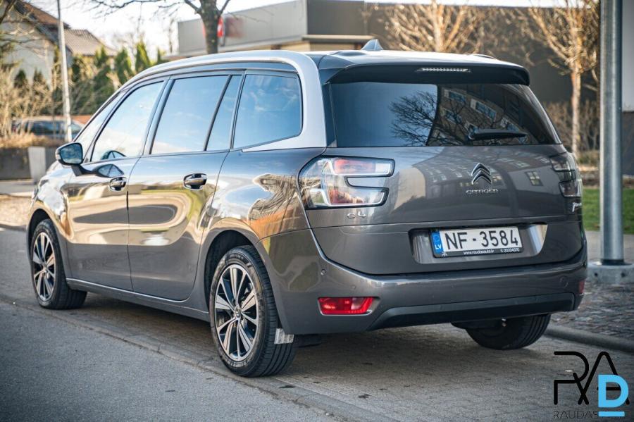 Grey Citroen c4-picasso 2017 in Riga, with an engine capacity of 1.20 L and mileage of 217 thousand km for 5990 €, photo 4 on AUTOMOTO.COM.LV