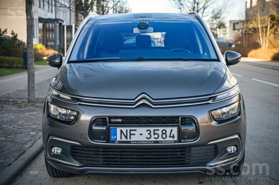 Grey Citroen c4-picasso 2017 in Riga, with an engine capacity of 1.20 L and mileage of 0 thousand km for 5990 €, photo 3 on AUTOMOTO.COM.LV