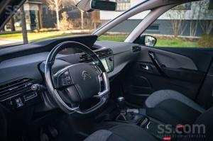 Grey Citroen c4-picasso 2017 in Riga, with an engine capacity of 1.20 L and mileage of 0 thousand km for 5990 €, photo 8 on AUTOMOTO.COM.LV